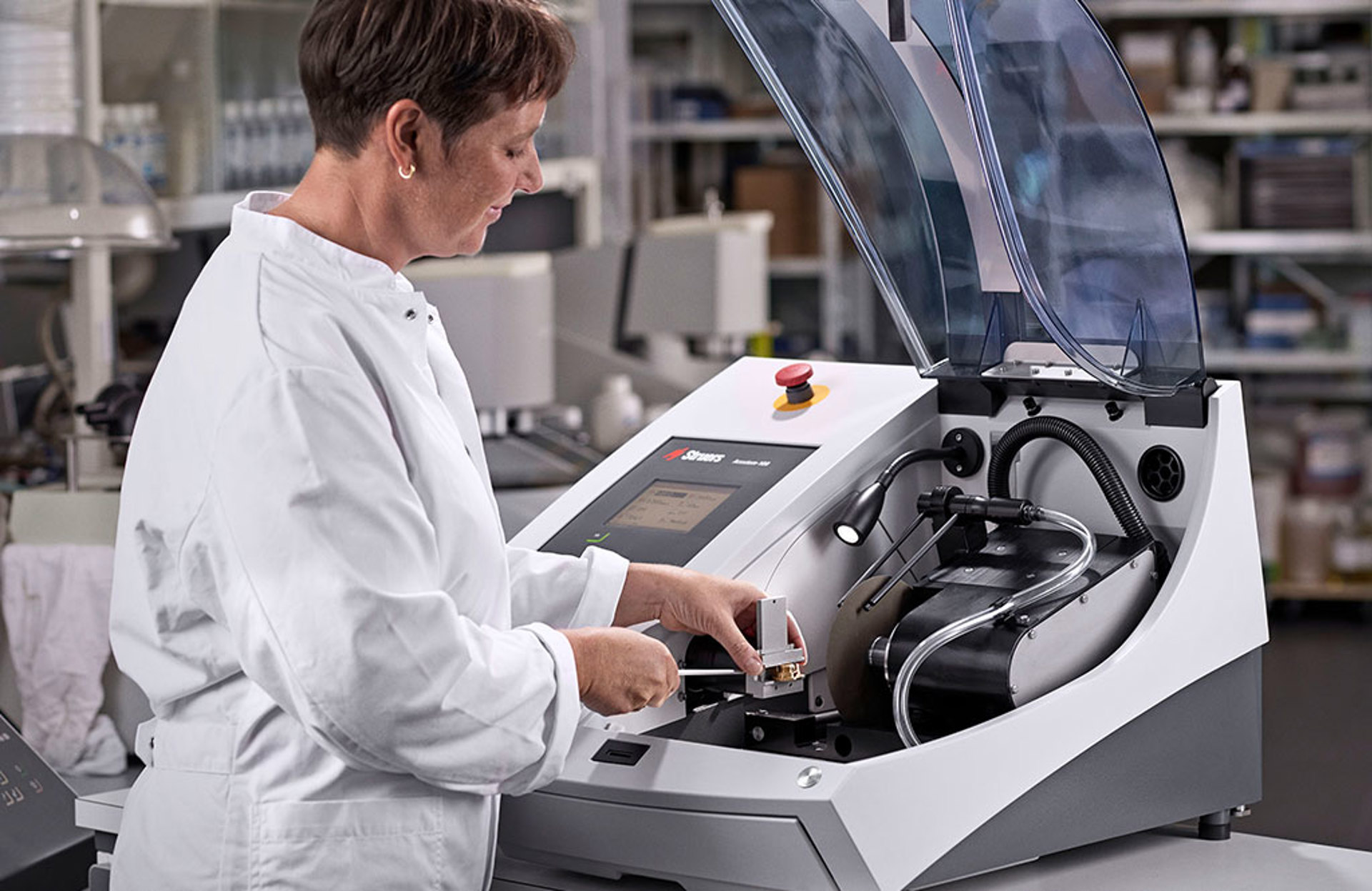 Accutom cutting equipment | Struers.com